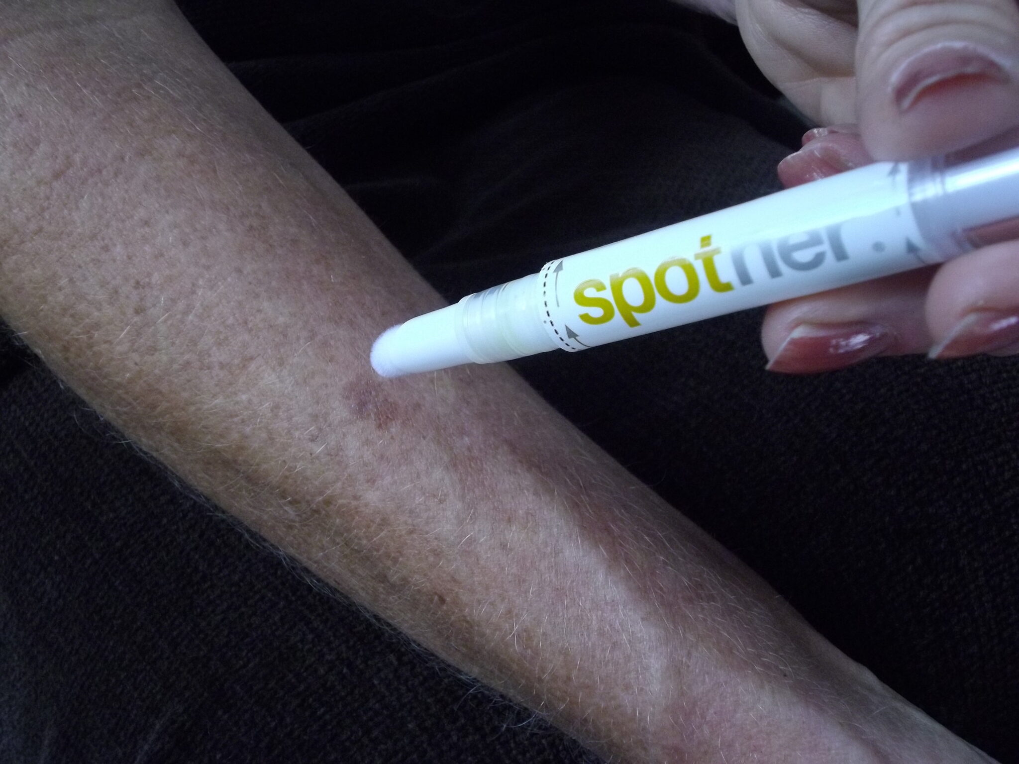 BULK LOT: 9 PALLETS OF SPOTNER ANTI-AGE SPOT APPLI-PENS (APPROX. 25,728 ...